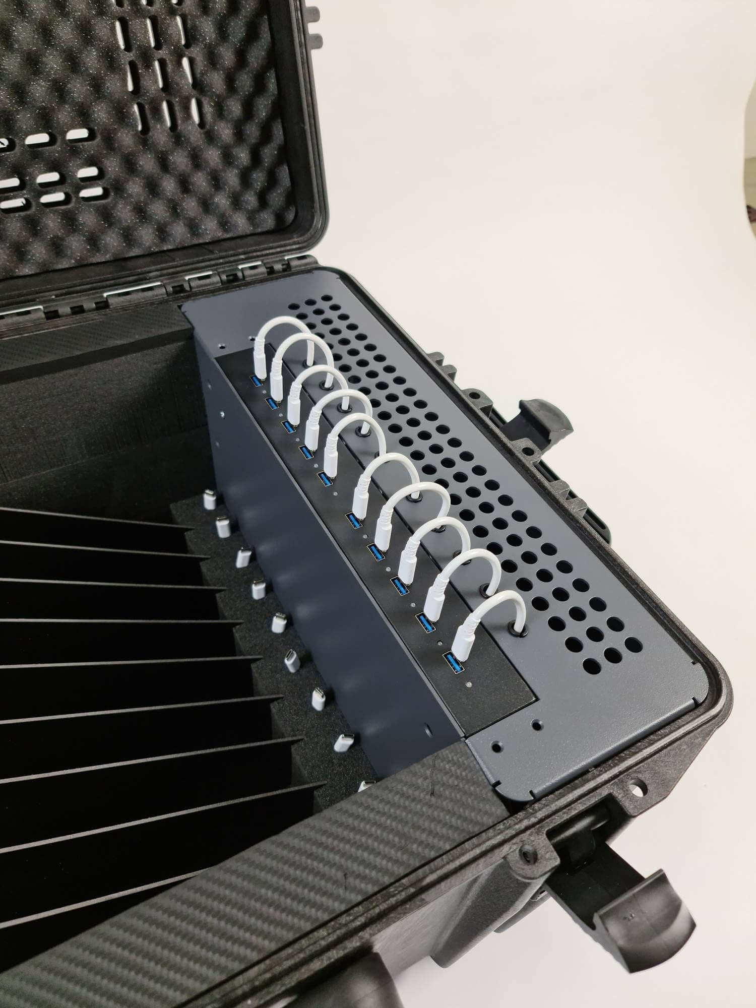 LEBA NoteCase Livingstone 10 Laptop Ladekoffer | USB-C / 50W / PD 3.0 ...